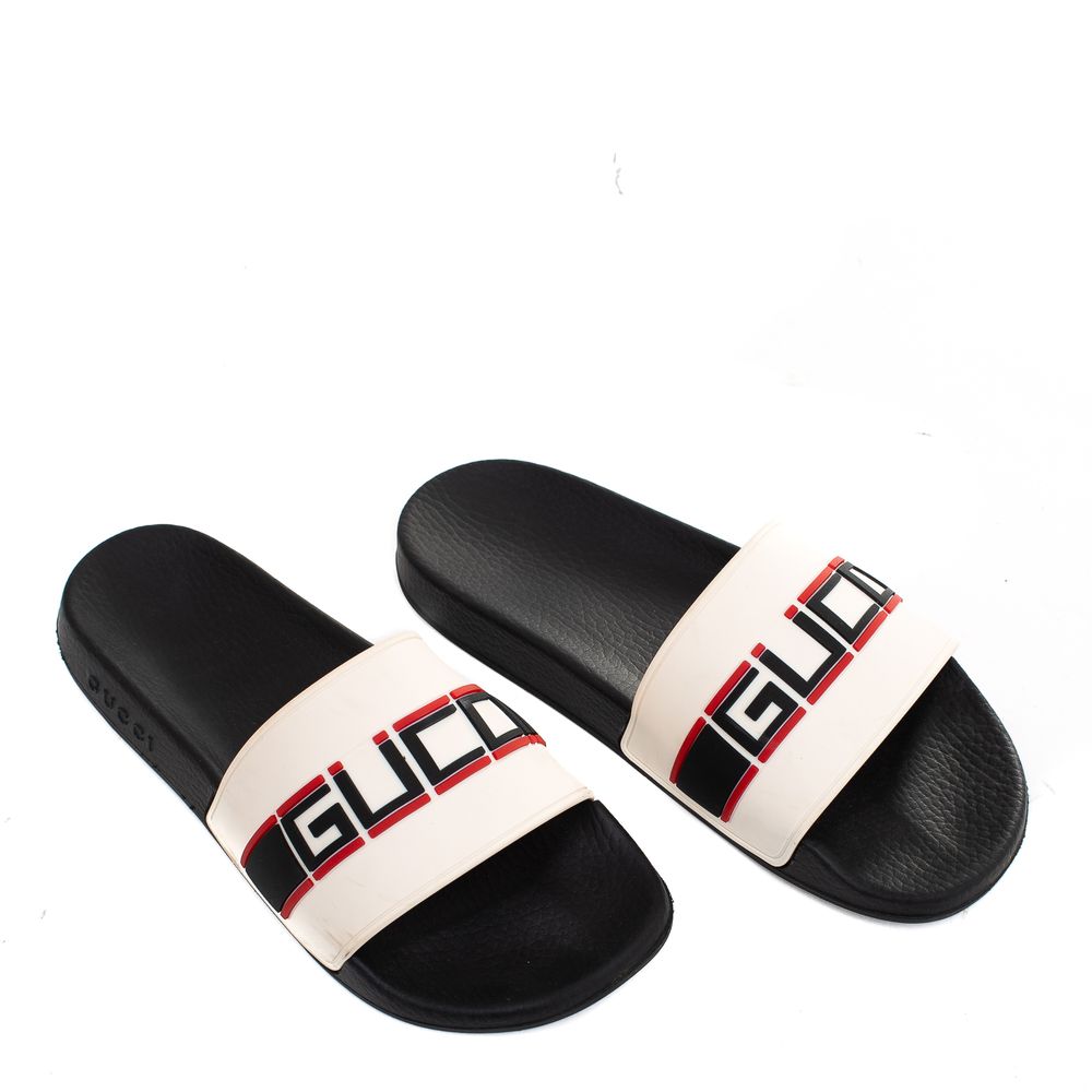 Sandália Slide Gucci de Borracha Branca e Preta | Brechó de luxo ...