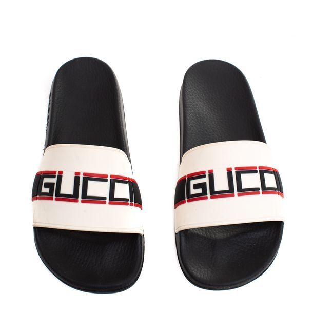 Sandália Slide Gucci de Borracha Branca e Preta | Brechó de luxo ...